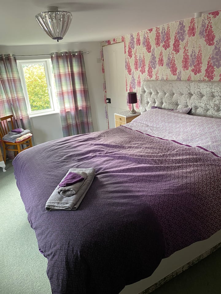 Room 2 - Lovely Spacious Superking Or Twin Beds - Congleton