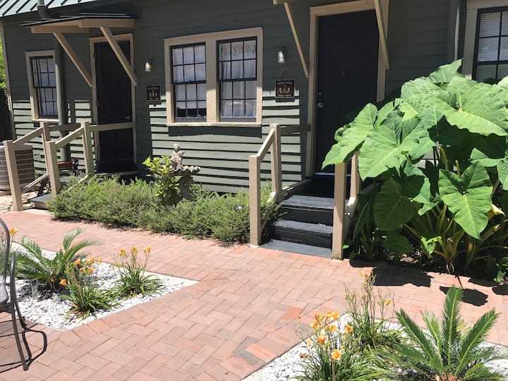 Tiny Cottage 537 In Savannah's Historic District! - Savannah, GA