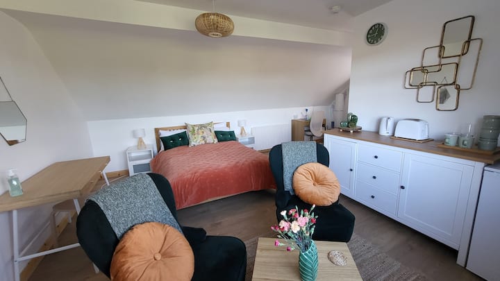Wisteria Room, Adorable Room Only Apartment. - Hornsea