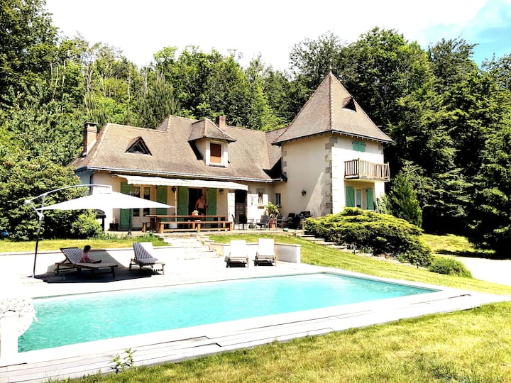 Private Villa, Pool, Large Grounds, Nr Airport - Puy du Fou