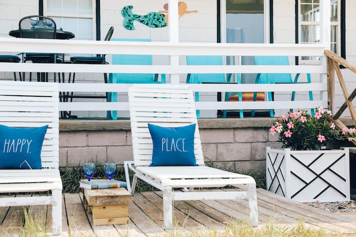 "Seaclusion"! 2 Bedroom 1 Bath Cozy Beachfront - Norfolk, VA