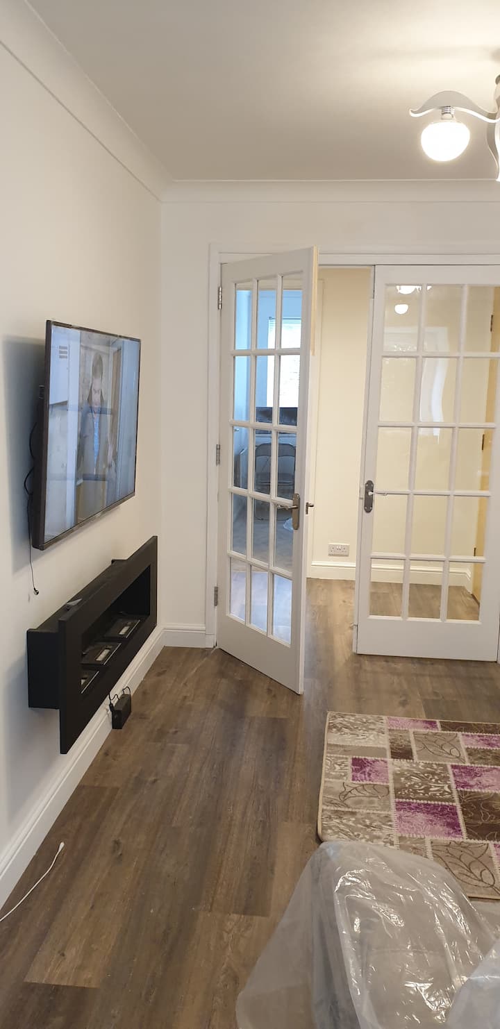 Modern  Newly Renovated Flat Single Small Room - Hayes