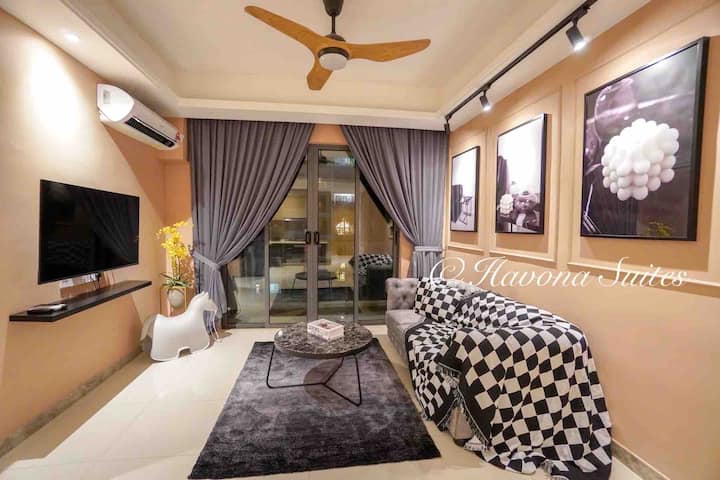【R&f】2br/dk Stylish-latte Chic Designer Suite Byⓗⓢ - Johor Bahru