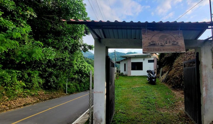 Acogedora Casa Campestre, Con Parqueadero Privado - Nimaima