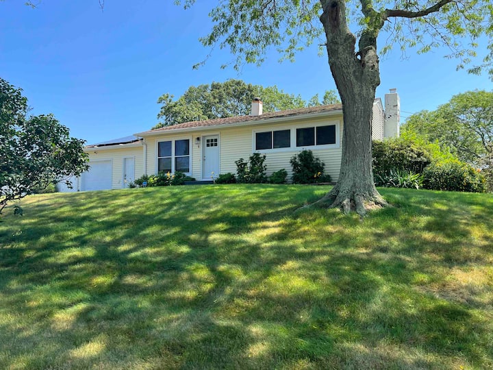 The Breezy Knoll House - Mystic