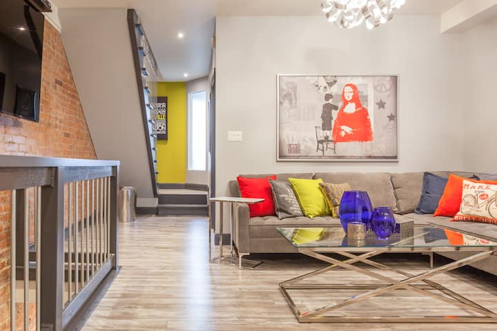 Bold, Colourful Home In Leslieville, Toronto - Toronto