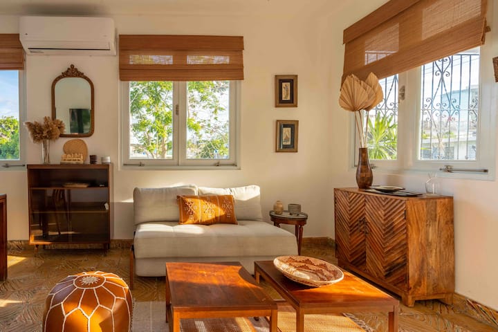 Island Vibes · Steps To The Beach: Terrace/balcony - San Juan