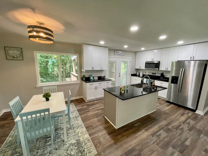 Spring Break! Games Pac Man! Golf! Five Bedroom - Smyrna, GA