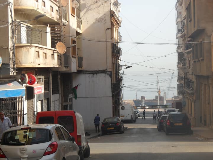 Oran Entre Front De Mer Et Rue De "La Bastille" - Oran