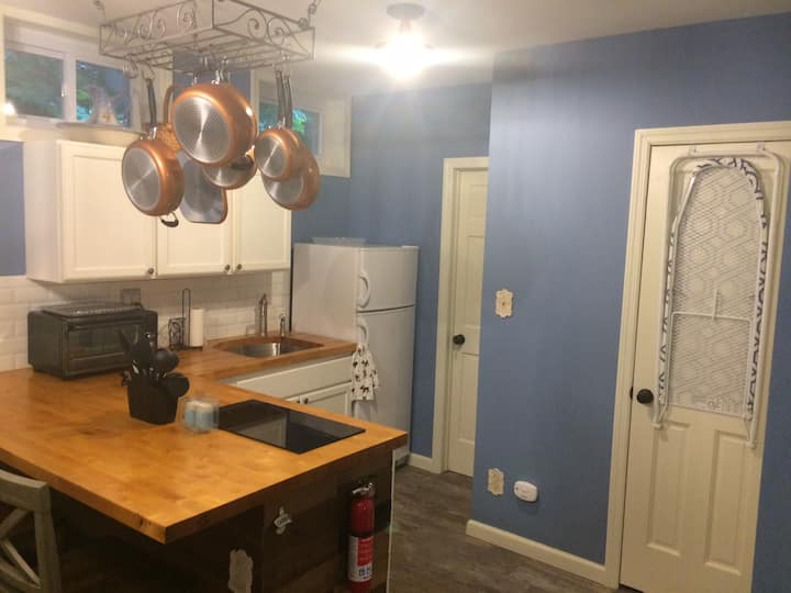 Cozy Studio Apartment - Islandia, NY