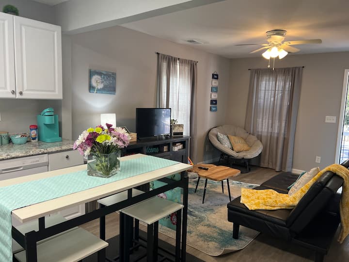 2 Bed/2 Bath. Short, Flat Walk To The Square - Covington, GA
