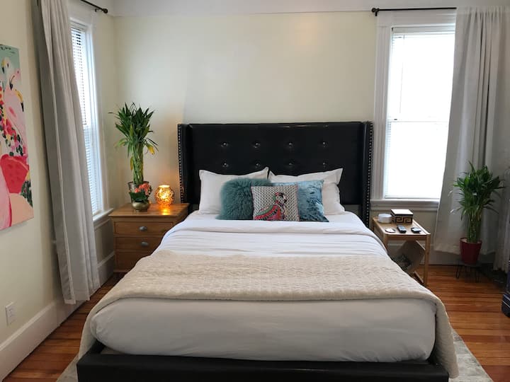 Private Room In Vibrant Home 2 Miles From Downtwn - Rhode Island