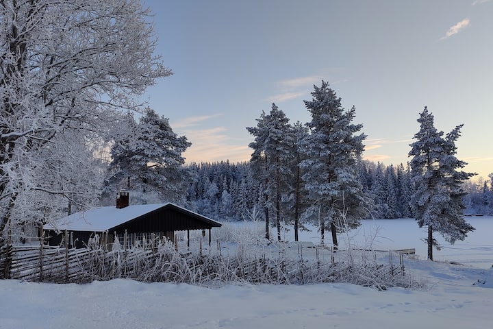 Idyllisk Og Fredelig Beliggenhet Ved Innsjø - Norway