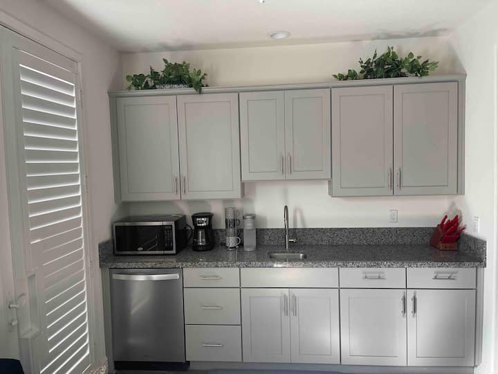 Gorgeous 1bd Suite Pool Washer & Dryer Kitchenette - Mikasa