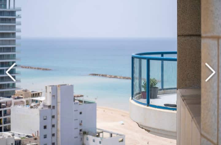 Beachfront Property With Balcony - Tel Aviv-Jaffa