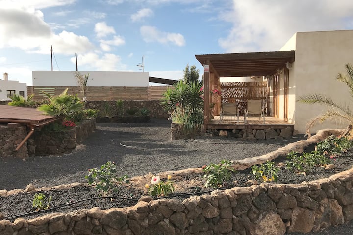Charming Eco House With Colourful Garden - El Cotillo