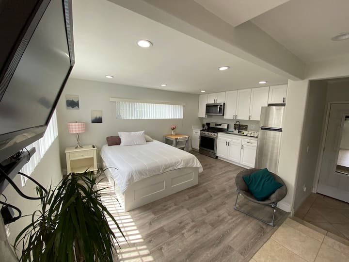 Private And Newly Renovated Studio! - Alameda, CA