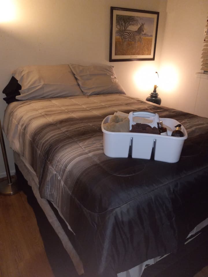 Relaxing, Cheerful Private Bedroom In Shared Home - Rialto, CA