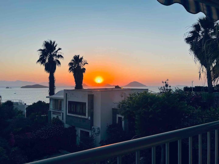Cheerful Beautiful Villa W Magnificent Ocean View - Turgutreis