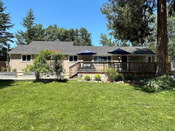 Be Our Guest-cheerful Cozy Retreat - Grants Pass, OR