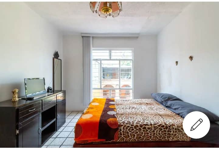 Cheerful 6 Bedroom Residential Home For 2 Families - Guadalajara