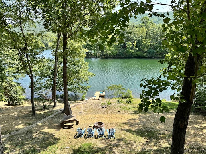 Lakeside Serenity Hot Tub Lake Sauna Dog Friendly - Purcellville, VA
