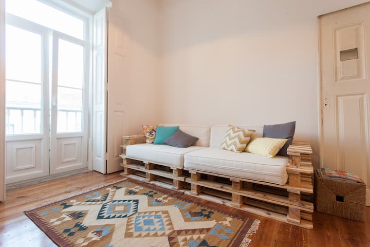 Bohemian Apartment In Bairro Alto By Cozzy Homes - Lisbon