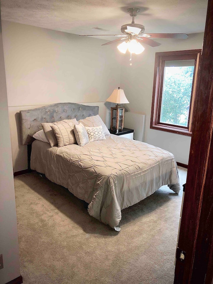 Homey And Private Basement - Lincoln, NE