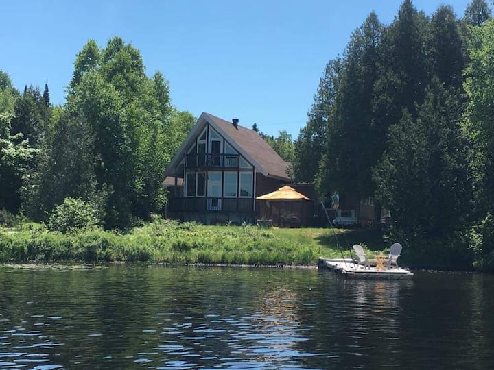 New-chalet Bord De L'eau Avec Magnifique Terrasse - Sainte-Agathe-des-Monts