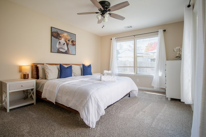 4bed/2bth, Private Parking, Pet Friendly, Kingbed - Louisville, KY