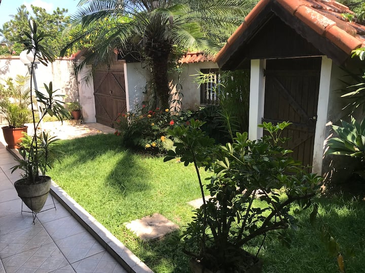 Casa Linda Com Piscina E Churrasqueira No Guarujá - Santos