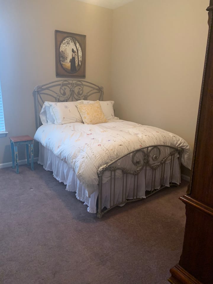 "Quiet, Clean Private Room Sleeps 1 Guest Only" - Gallatin, TN