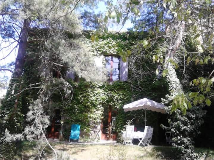 Maison Calme, Confortable, Ancien Couvent - Issoire