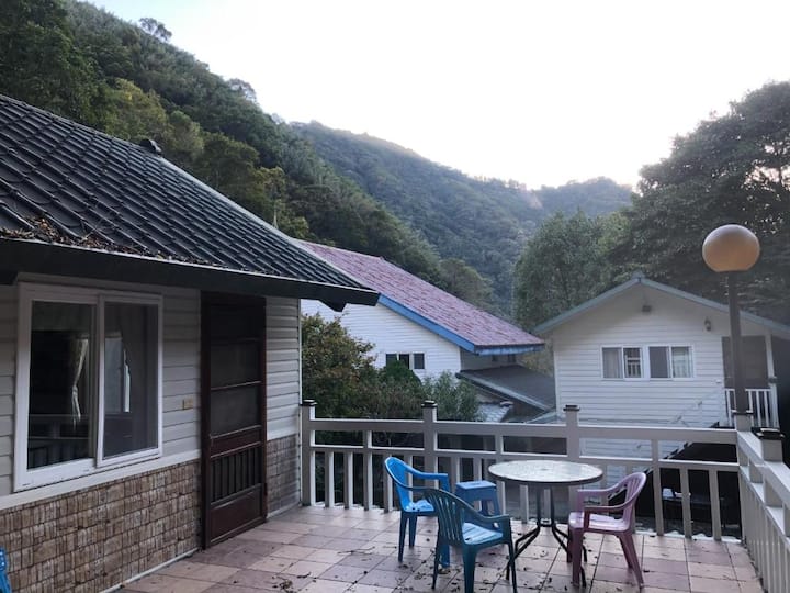 「拉拉山民宿‧溪景生態農莊」白雲居2樓a(雙人套房) - 尖石鄉