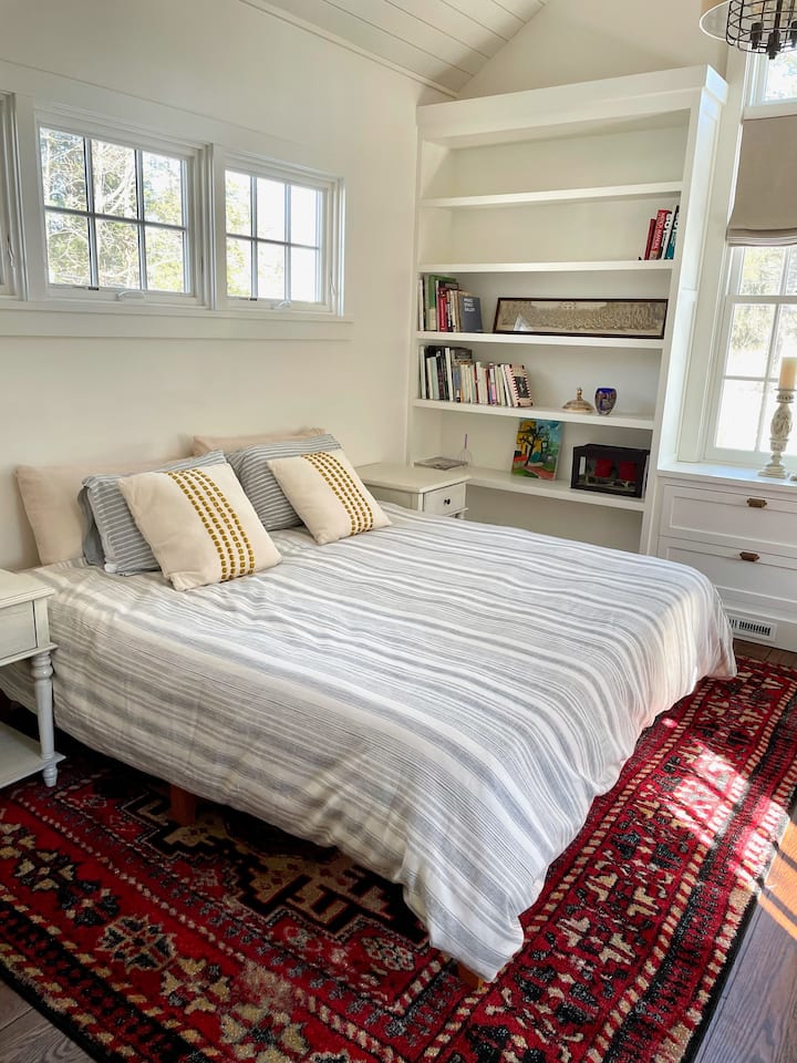 Historic Easton Home -Private Room W/ Own Entrance - Fairfield, CT