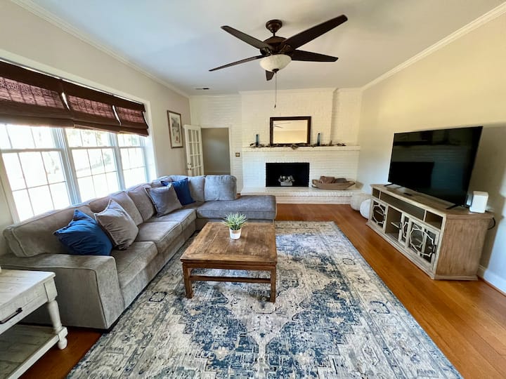 Charming One Level Home! Spacious & Private! - Keswick Vineyards, Keswick