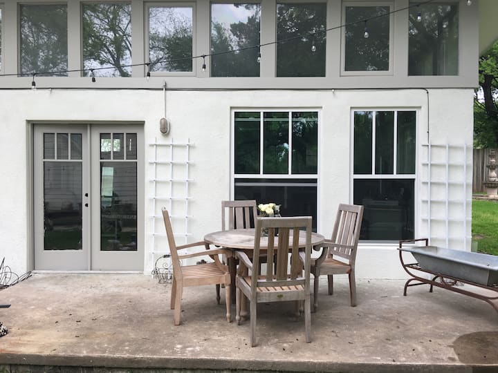 Hili's Back House - Austin