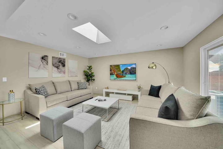 Gorgeous Getaway Traveler's Dream Disney Beach - Buena Park, CA