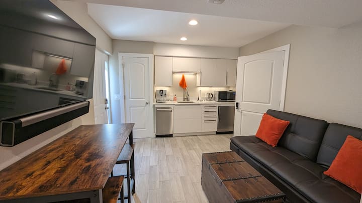 Modern In-law Unit With Private Entrance - Broomfield, CO