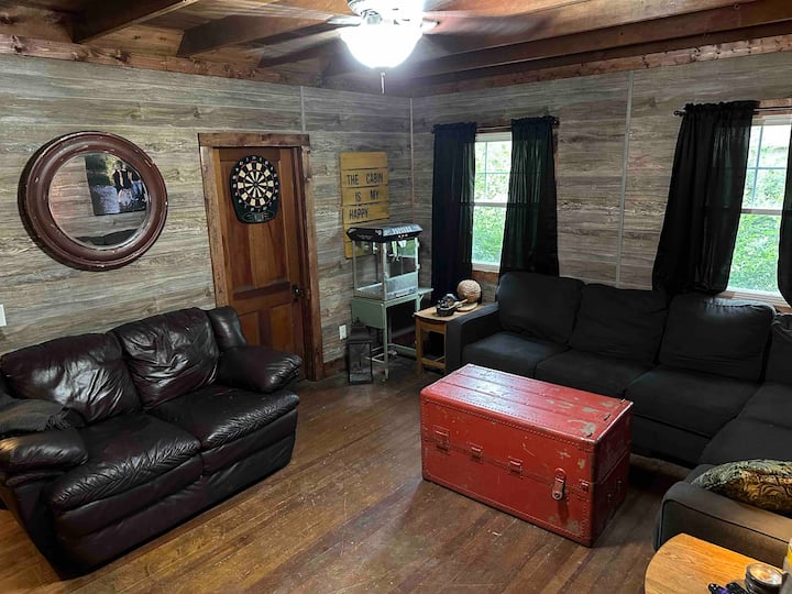 Home In Oskaloosa
The Cabin - Beacon, IA