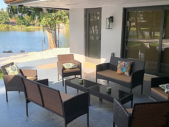 The Island House Miami (Private/secluded/comfort) - Miami Lakes, FL