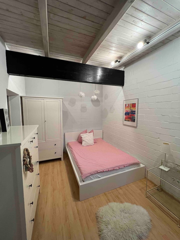 Schönes Zimmer Mit Eigenem Bad Und Garten - Bad Segeberg
