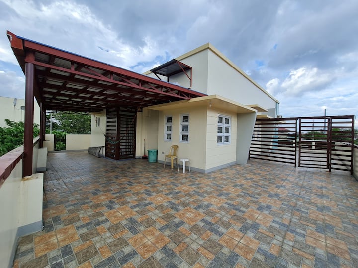 1-br Penthouse In Legazpi City - 