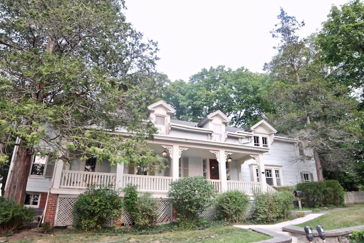 200 Year Old House In The Heart Of New Paltz - New Paltz, NY