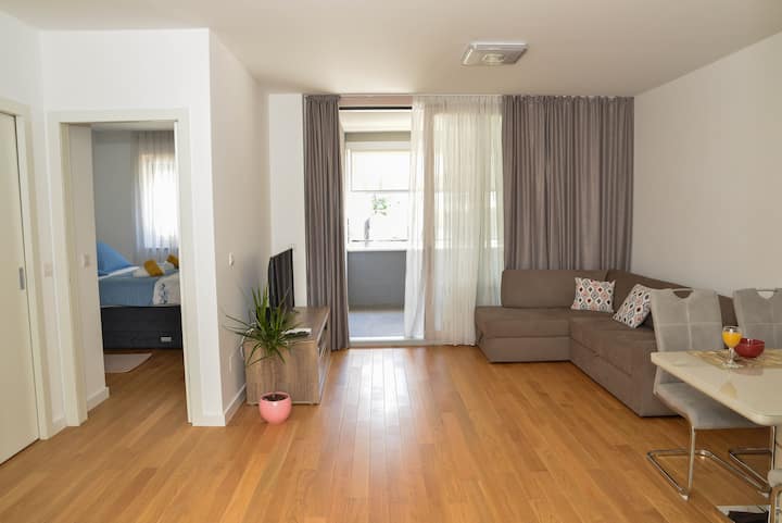 M&t Apartment With Garage,near The Old Town - Sukošan