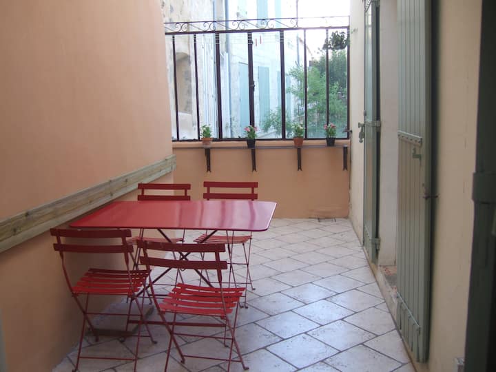 Appartement De Charme Au Coeur De Ville, Terrasse - Avignone