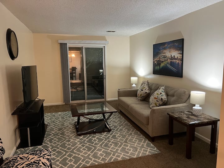 Graceland Executive Suite 8 - Decatur, IL