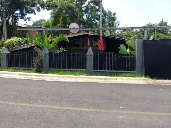Casa Monk In Heart Of Manuel Antonio - Playa Blanca