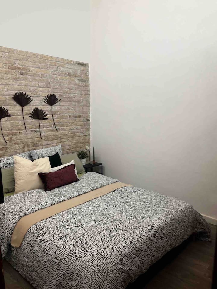 F01 Room Sant Antoni-universidad - Barcelone