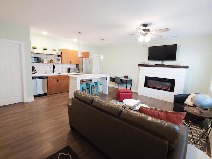 Walk To Everything! Historic Downtown Home - Castle Rock, CO